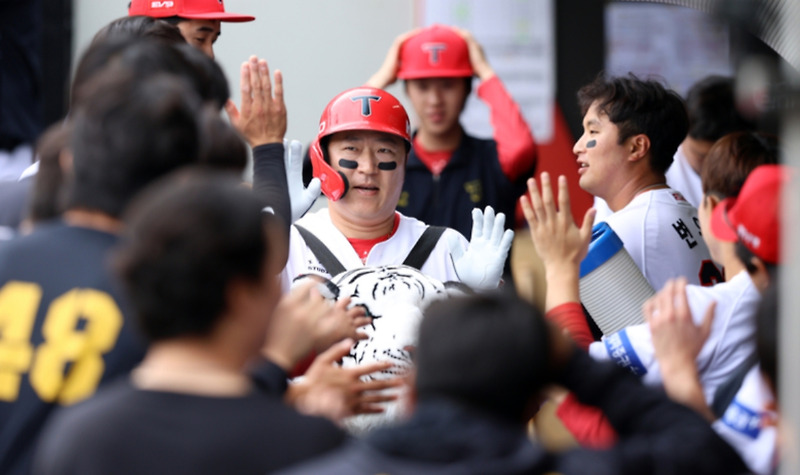 또 다른 KBO 신기록을 눈앞에 두고 있는 KIA 최형우