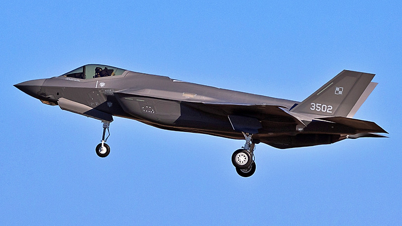 폴란드공군 조종사들 F-35A “Husarz” 미 Ebbing 기지에서 훈련 시작