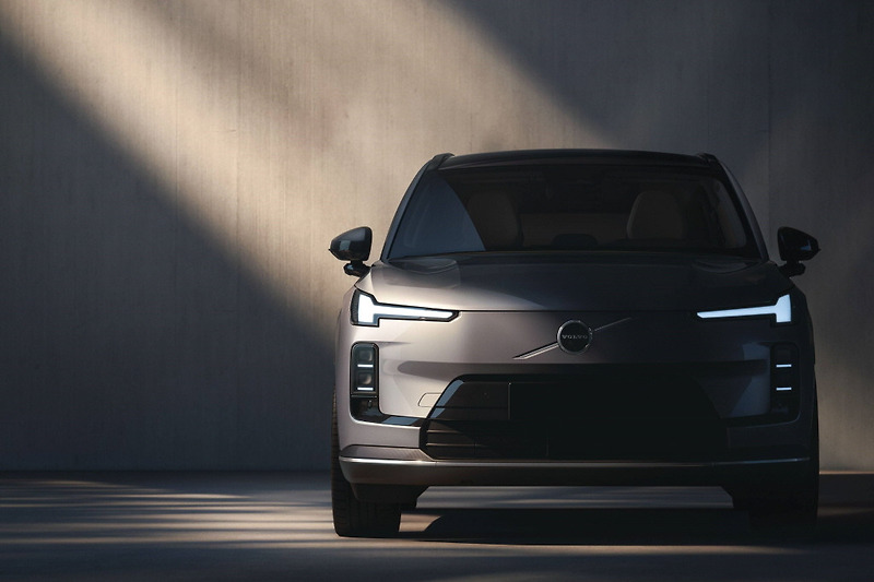 볼보 새로운 SUV XC70 티저 공개 특징은?