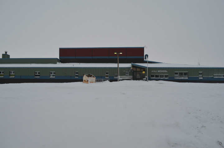 ALASKA "Point lay Kali school 사진전을 열다"