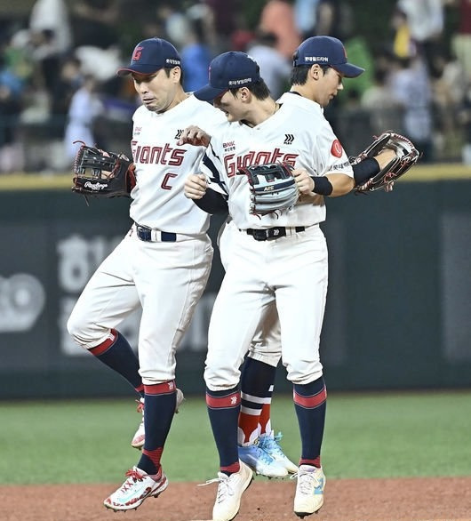 2025년 롯데 외야진 구성은 어떻게 될 것인가 - KBO 144