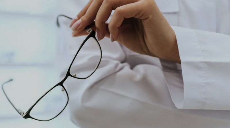 Why Do Many Ophthalmologists Wear Glasses?