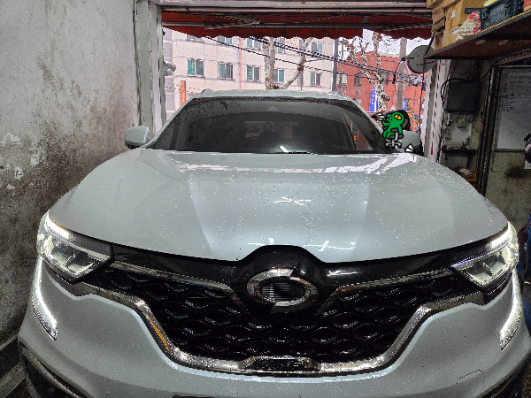 카 에어컨 전문점 qm6 컨덴샤 냉매누수 고장으로 찬바람이 나오지않는 증상 수리