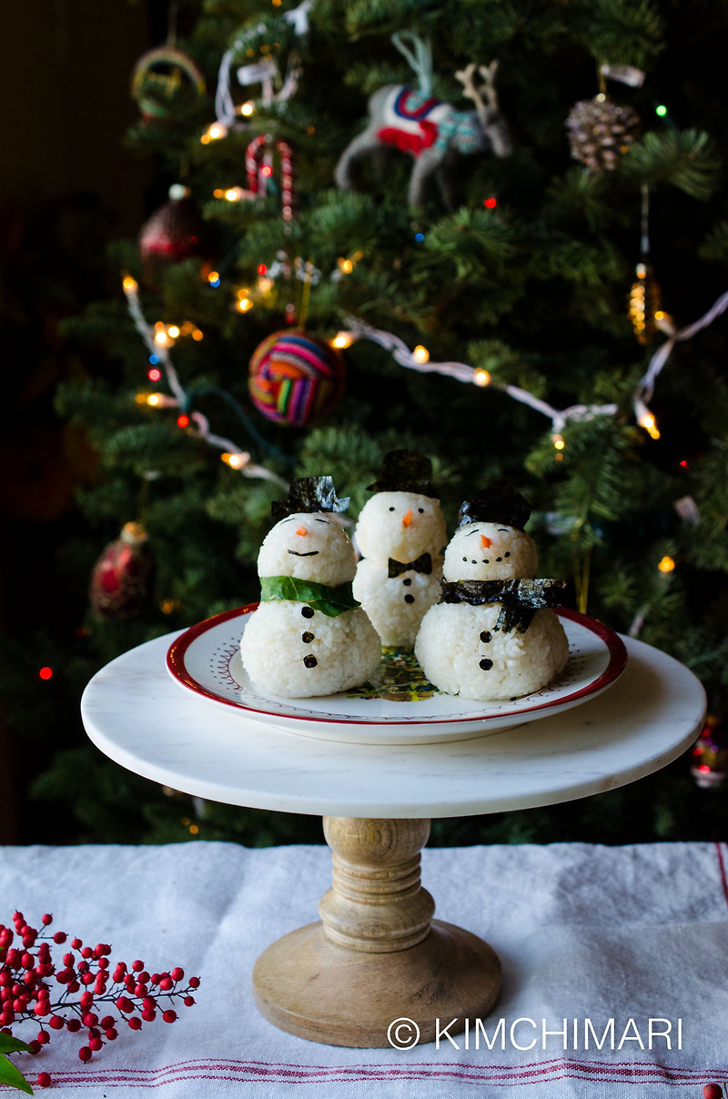 Snowman Rice Balls (Jumeokbap) for Christmas!