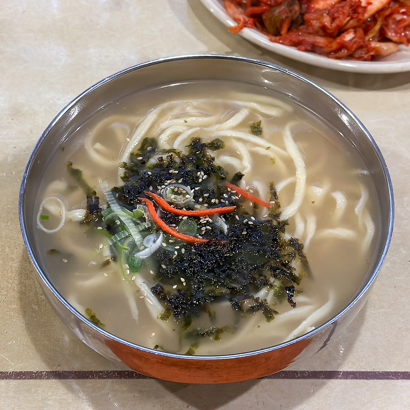 추운 날씨에 먹기 좋은 용인 신갈 칼국수 맛집, 즉석총각손칼국수