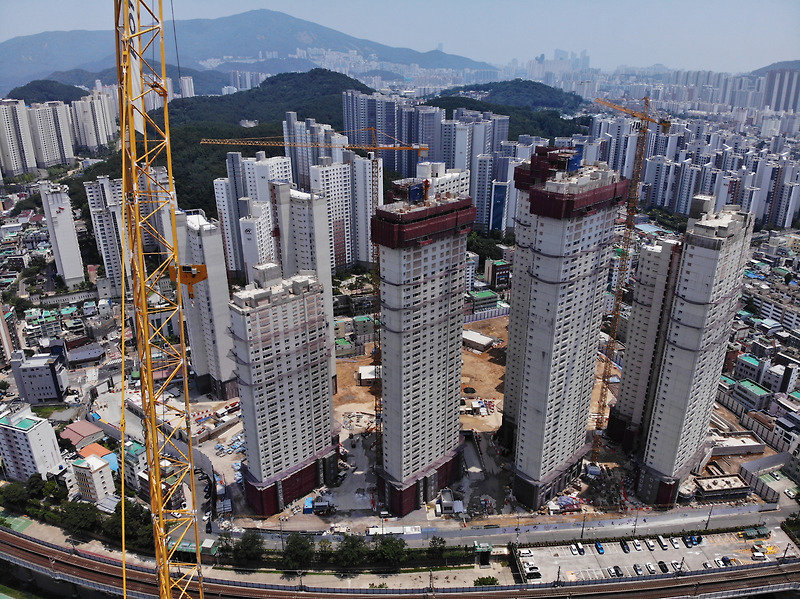 힐스테이트 명륜2차 아파트 드론영상 (Housing redevelopment in Busan, Korea)