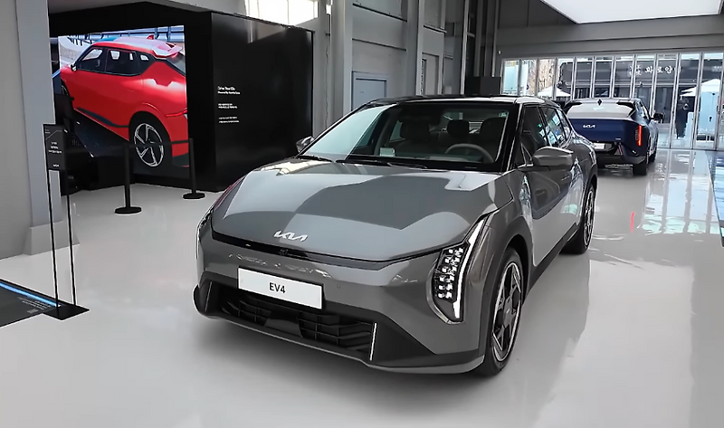 기아의 첫 전기 세단 EV4, 제원 및 크기, 색상 공개