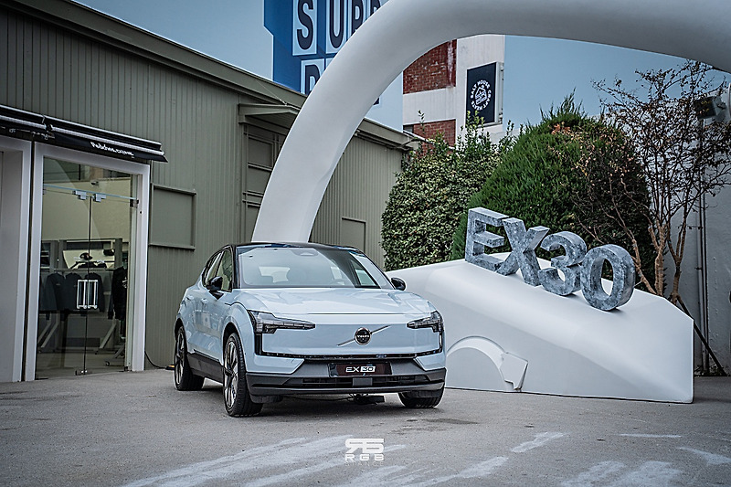 이틀만에 사전계약 1천대! 볼보 EX30 팝업스토어에서 만나보자