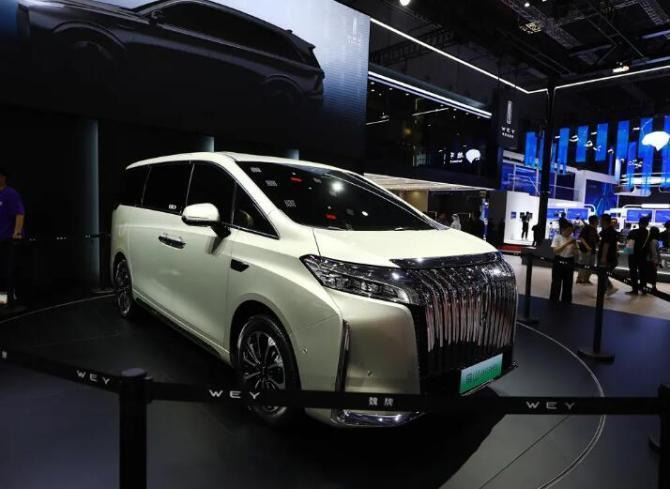 하반기에 출시될 4종의 MPV, 웨이 브랜드 ‘알파인’이 ‘텐기스 D9’과 ‘렉서스 LM’에 도전장을 내밀다.