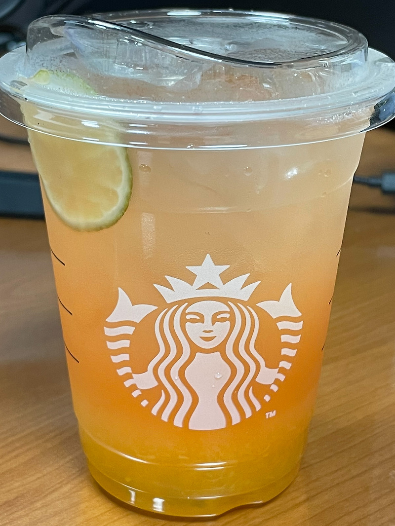 스타벅스 여름 음료 2 - 파인애플 선셋 아이스 티(Pineapple Sunset Iced Tea)