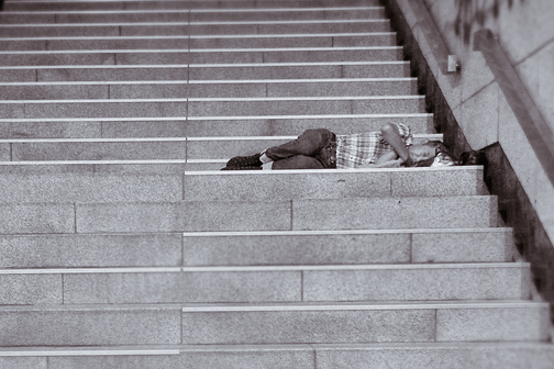계단 위의 잠 Sleep on the stairs, 2014