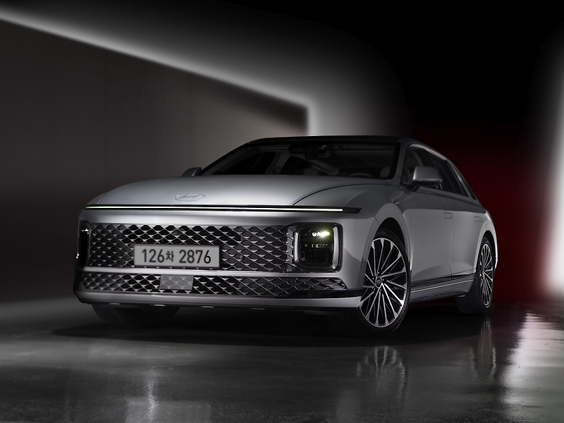 현대 그랜저 vs. 제네시스 G70 vs. 기아 K8, 최고의 세단을 찾아라