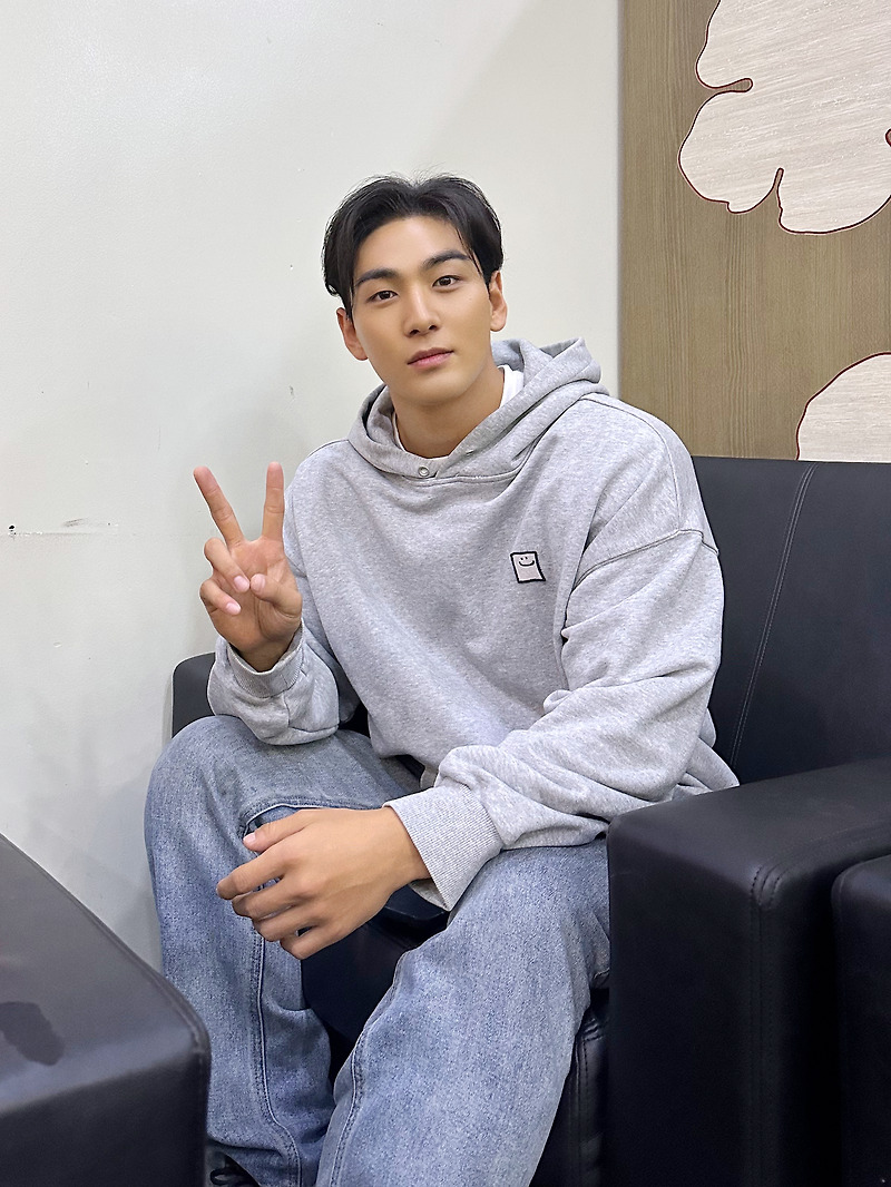 BAEK UP :: 231019 오늘의 백호