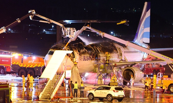 에어부산 1월 28일 화재, 뉴스 - Air Busan Flight BX391 Catches Fire at Gimhae ...