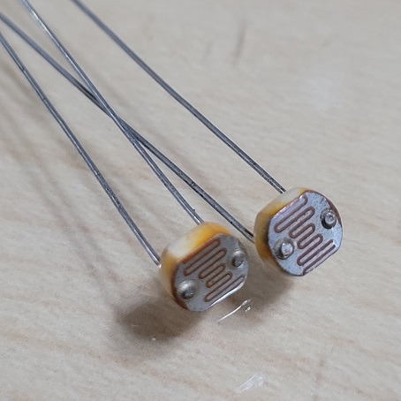 GL5537. CdS Photo Cell Sensor. Size:5.1x4.3mm. CDS photoconductive cell ...