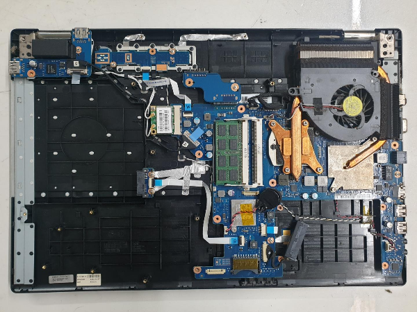 삼성 노트북 NT-RF711-S76 분당데이터복구 및 SSD 메모리 업그레이드 하판분해 배터리 정보