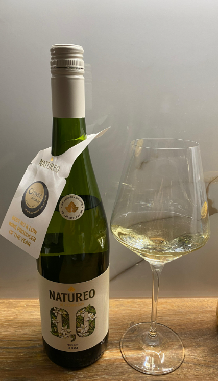 Natureo Muscat 2023, 무알콜 와인 나뚜레오 머스캣 :: 잔 속의 영화