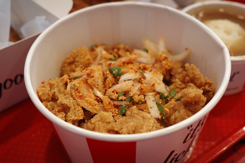 태국 KFC에서만 먹어볼 수 있는 메뉴 후기: Wings Zabb & Spicy Chicken Rice Bowl