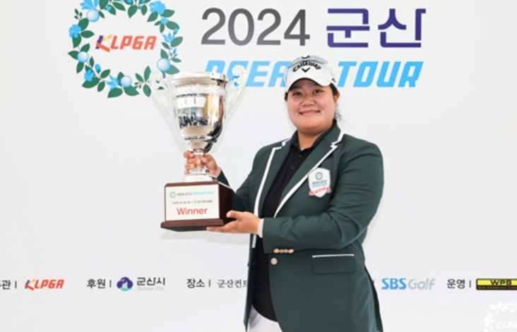 송은아 KLPGA 2승 드림투어 14차전 군산 경기에서 트로피 들어올리며 상금왕 다시 탈환