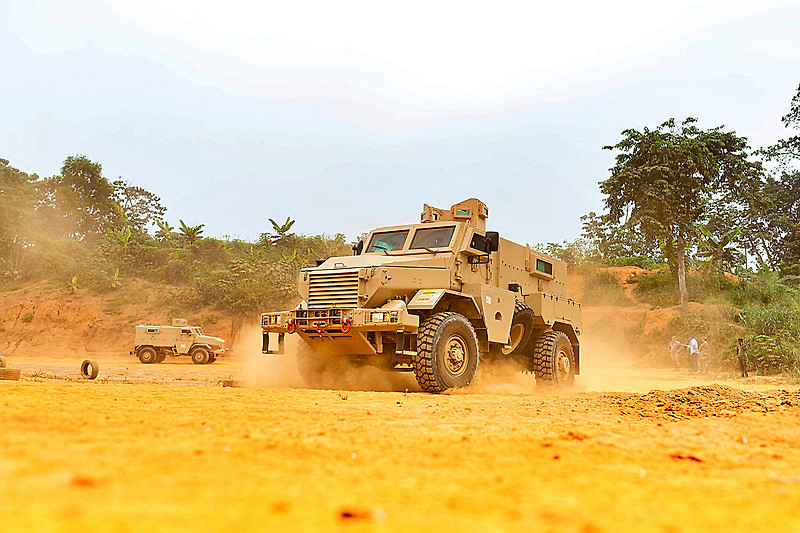 미국 Cote d'Ivoire에 Puma M36 MRAP 기부, 운전 교육 지원