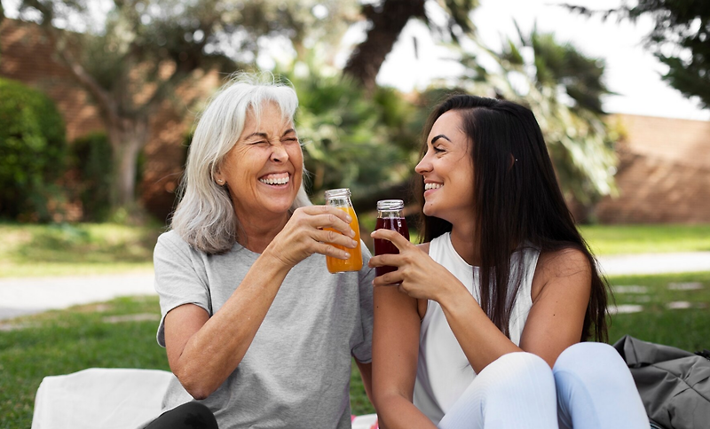 SNS 시대, 40대 우정의 새로운 모습 (온라인, 소통, 공감)