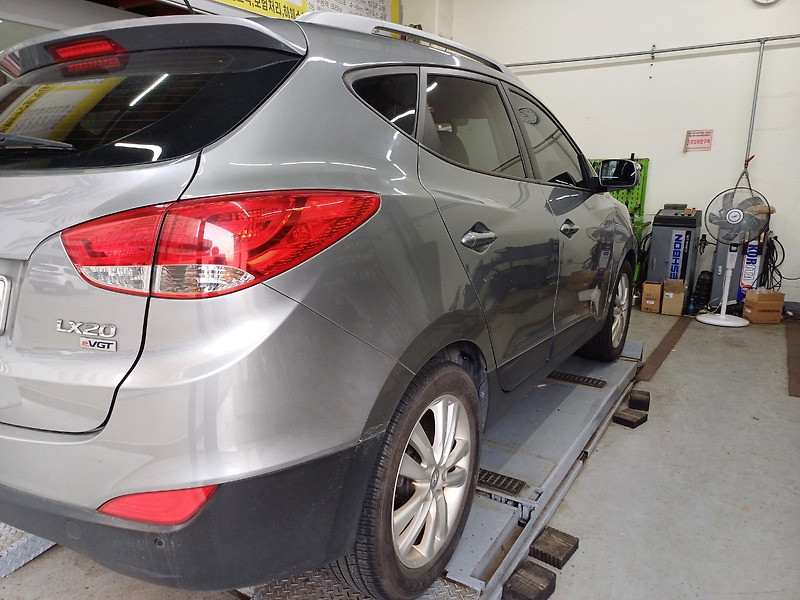 투싼ix 자동차 문이 잠겨서 안에서와 밖에서 모두 열리지 않음 차 문 잠금장치 도어록이 잠기지 않거나 열리지 않음 자동차 문이 잠겨서 안쪽과 바깥쪽에서 안 열림 차 문