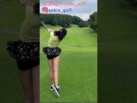 와...타구음만으로도 엄청난 비거리를 내는 드라이버 샷이라 알 수 있는 aebin의 스윙!!