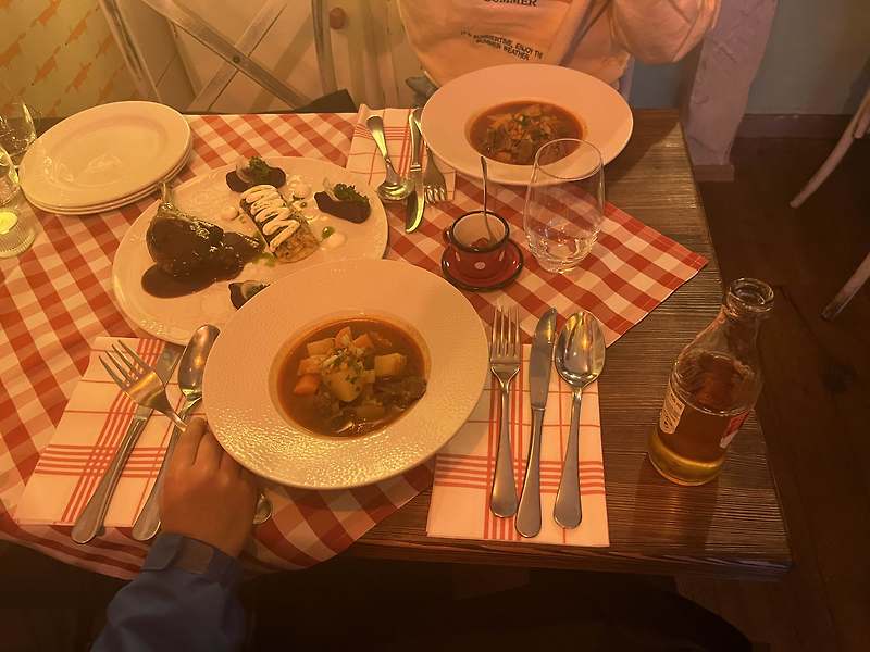 부다페스트 맛집 Retek Mini 후기: 굴라쉬와 덕 요리 (예약 필수 식당 예약 없이 방문)