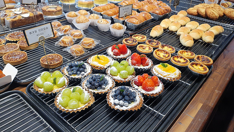 성수동빵집 오로라베이커리 카페 소금빵 무화과깜빠뉴 빵지순례