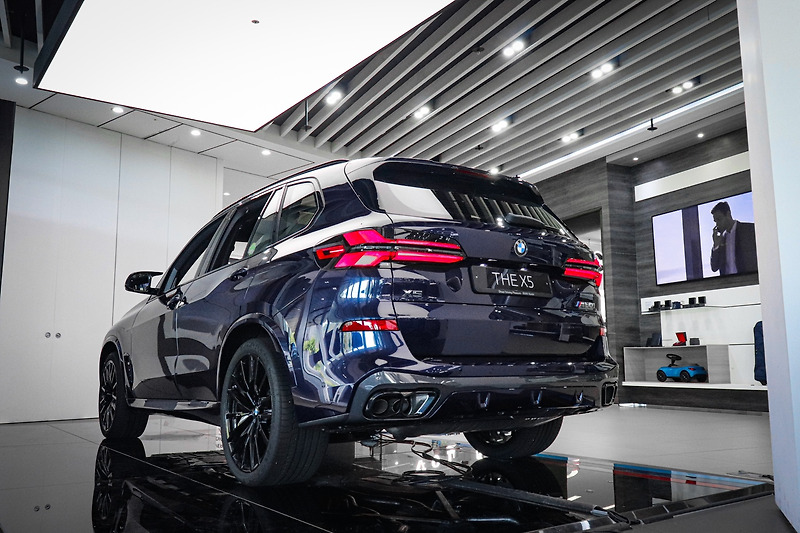 BMW X5 M60i 리뷰 '찐부자의 SUV'