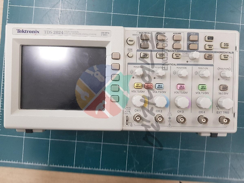 오실로스코프 TDS2024 / TEKTRONIX TDS2024 오실로스코프 수리문의!