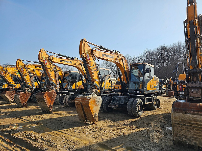 HW145 / 2020년 / 9800만원 / 2367 / 8218시간 :: 현대음성중고유통센터