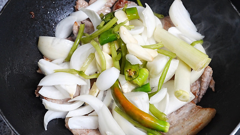 "간단하고 맛있는 저녁 준비: 돼지고기야채볶음 완벽 가이드"