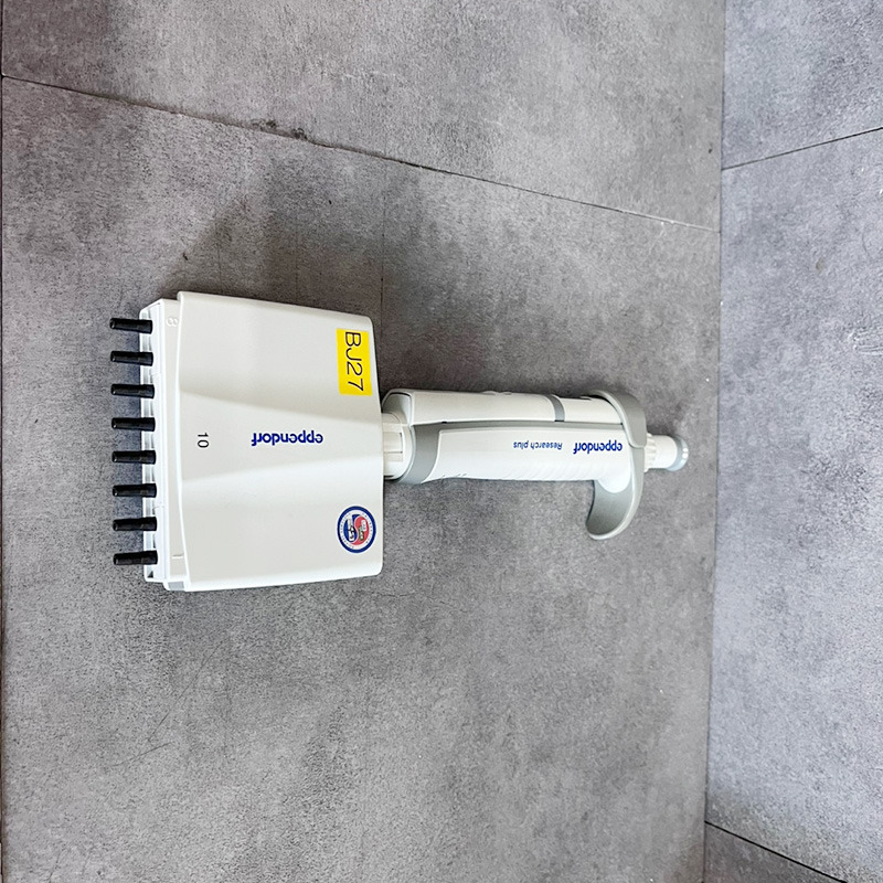 Eppendorf 8 ch Multi pippet 10uL (BJ27)