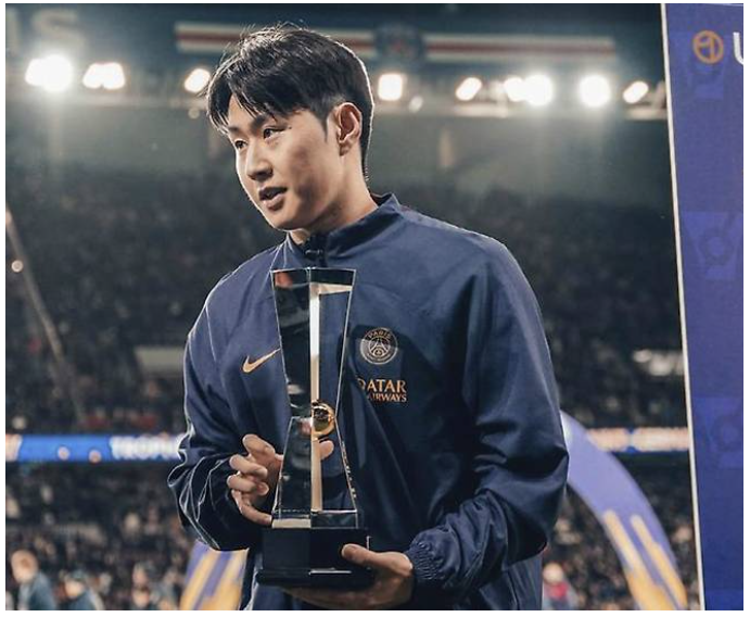 PSG 이강인의 천문학적 이적료 제안 - EPL 1000억 제안, 나폴리도 관심 새로운 시대의 서막