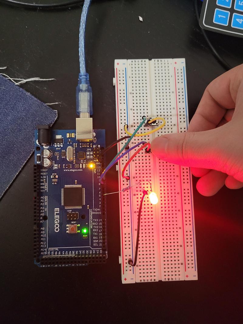 [c++ Examples Arduino] Digital Inputs And If Statements 예제코드 및 설명