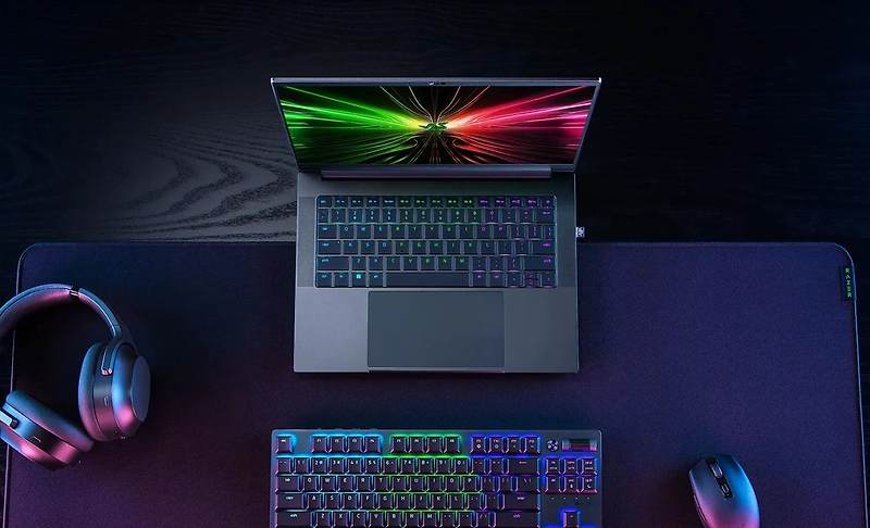 레이저, 세계최초 4K,200Hz 게이밍 노트북 “블레이드 18” 출시!! 스펙이 어마어마..