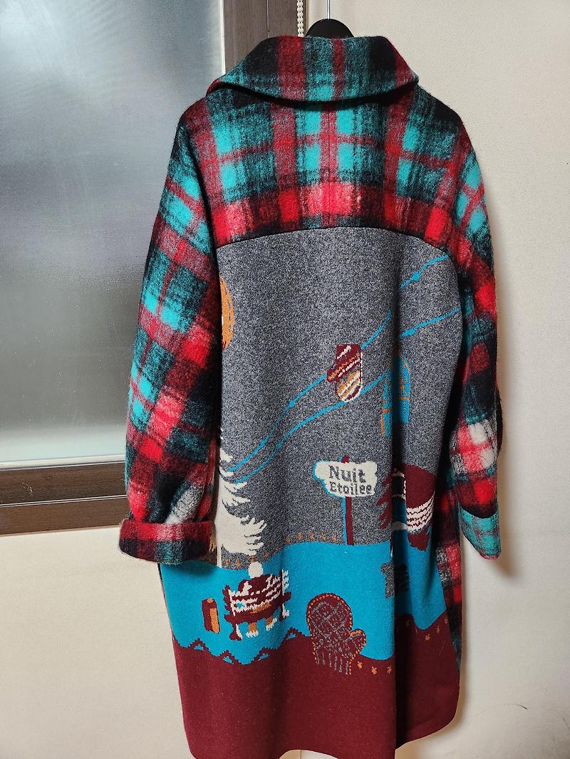 내가 화려한 색감이 대세인 베네통의 손이 가다니.~