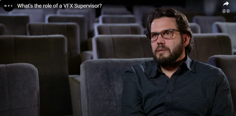 What does a VFX supervisor Do?