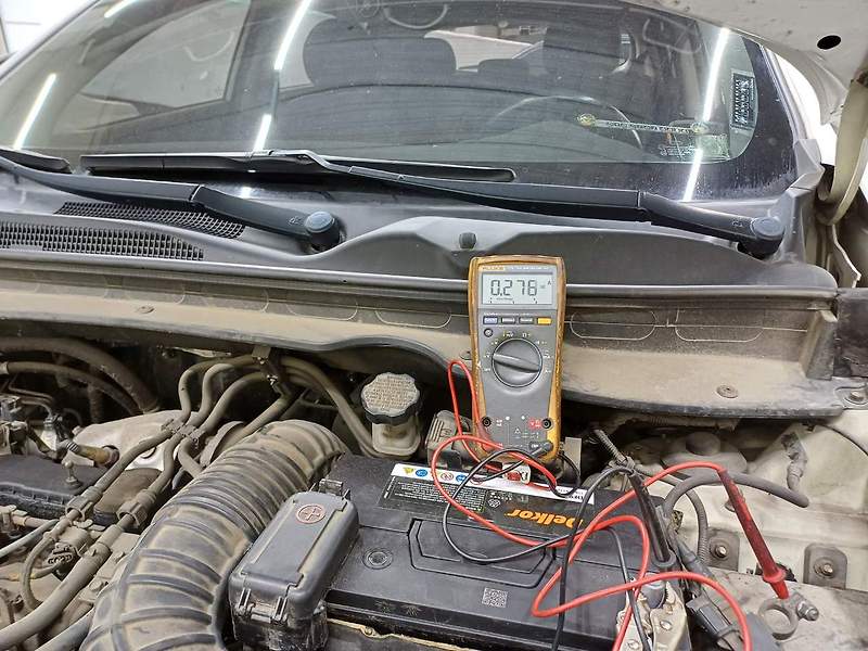 스포티지 자동차 배터리가 자주 방전됨 자동차 밧데리 암 전류 고장 수리 차량 밧테리가 방전됨 자동차 주차해 놓으면 배터리가 방전되어 시동이 걸리지 않음 자동차