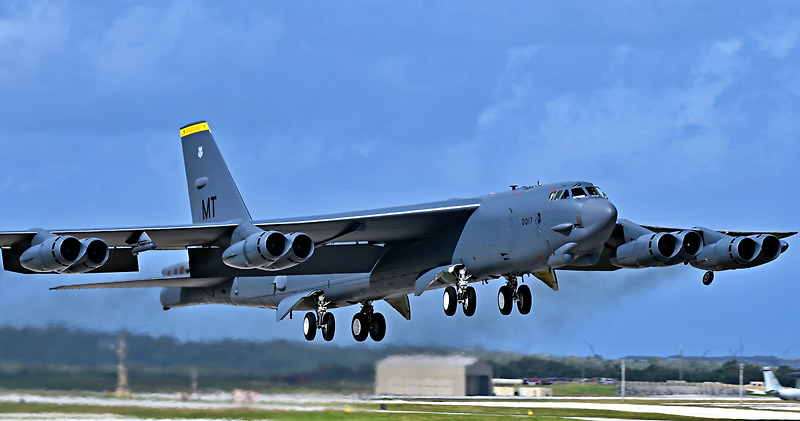 BTF 임무위해 출격하는 괌 배치 B-52H 폭격기