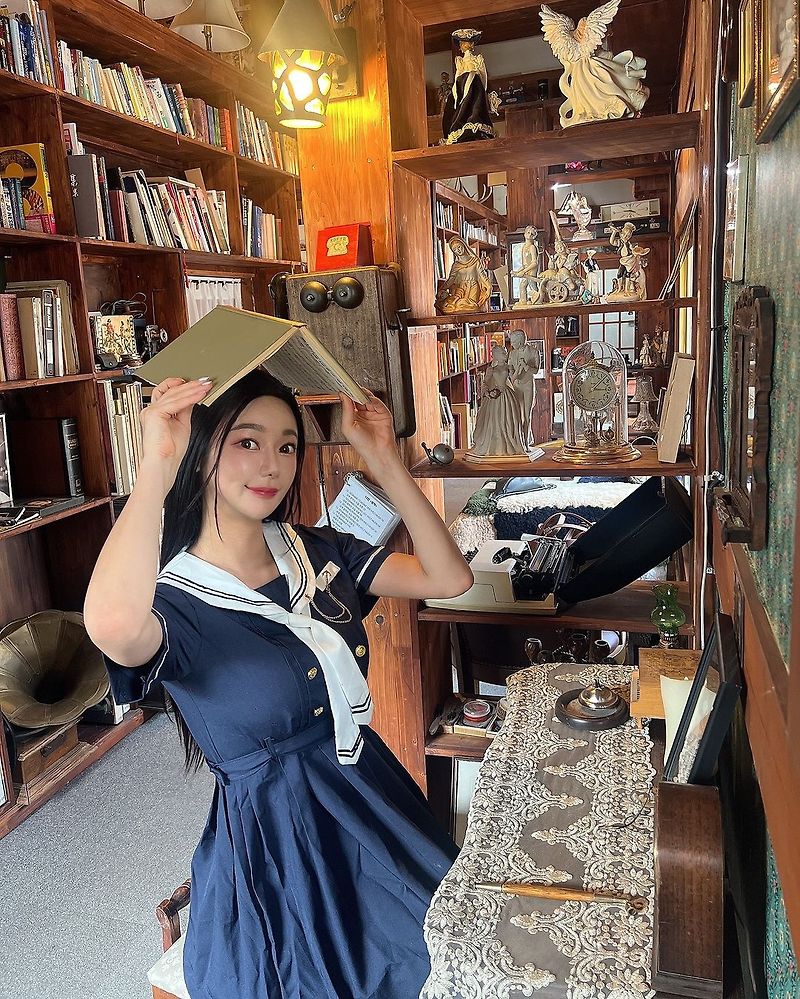 2024 오토살롱위크 모델 야마하 레이싱걸 한설아 포즈 타임 인스타