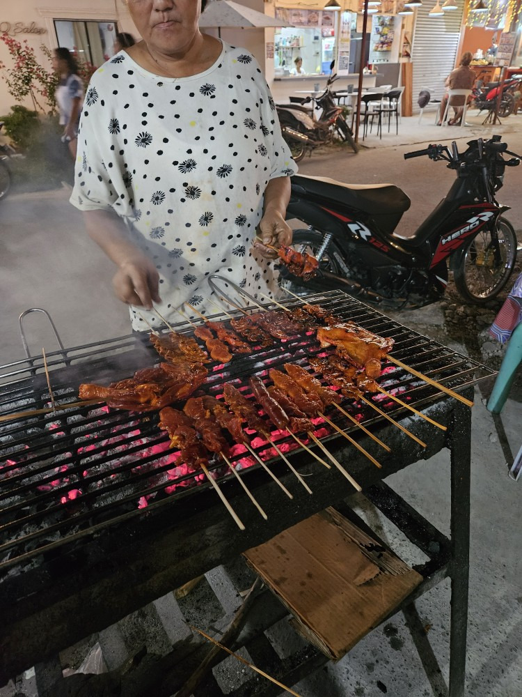 세부 모알보알 맛집 추천 - 필리핀 현지식 BBQ, 먼치스(타코, 퀘사디아 등 멕시칸 맛집)