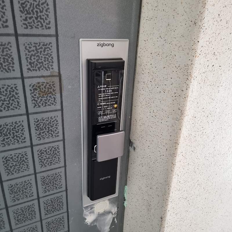 용산구 도어락 이태원 직방 지문도어락 설치현장 SHP-DR900 홀막음 우유구멍마개