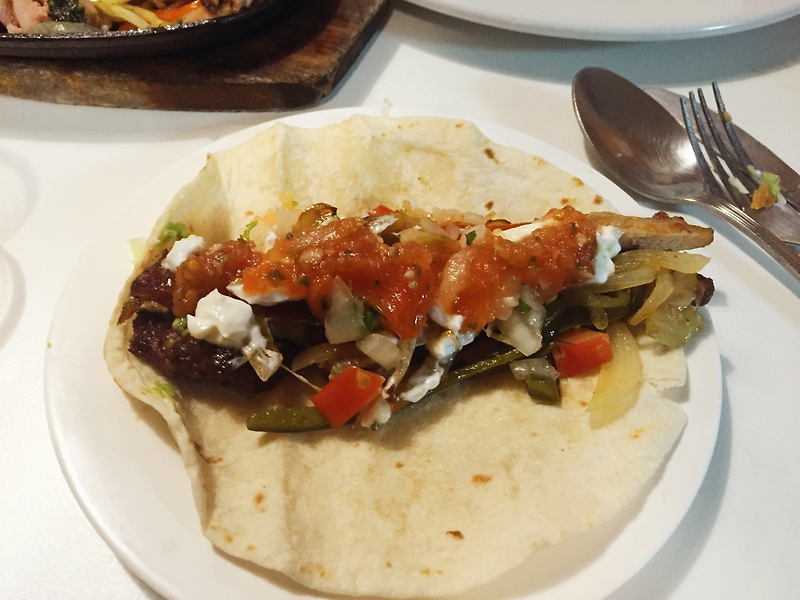 괌(Guam) 칼리엔테(Caliente) 아가냐 지역 현지인이 좋아하는 멕시코 요리 전문점