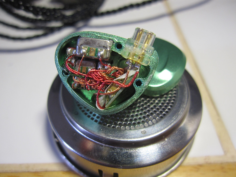 TRN BA8 중저음이 편안해.