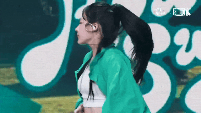 NewJeans MINJI - How sweet gif (2) | 뉴진스 민지 직캠 How sweet 무대 영상 gif 움짤 ...