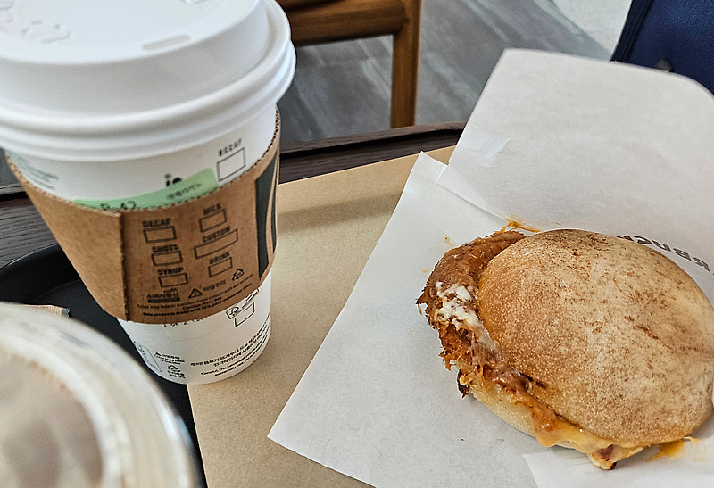 스타벅스 신메뉴 풀드포크 샌드위치 후기