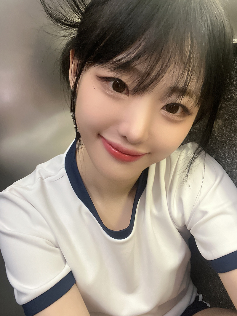 QWER 최근 사진들(위버스) 💕