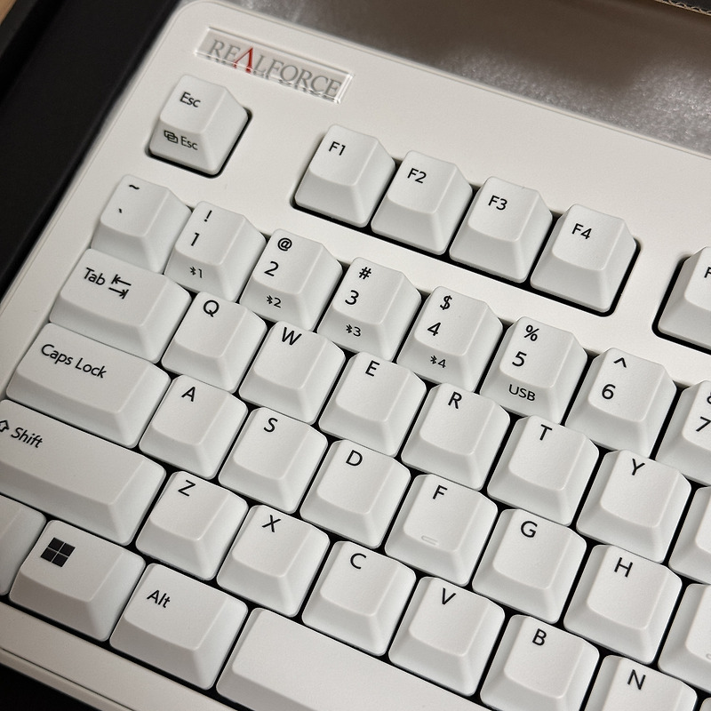 [키보드] 리얼포스 Realforce R3 BT 화이트 저소음 APC 45g 균등 영문 (풀사이즈) - R3HB21 개봉기 후기 — 끄저억끄저억